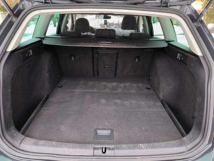 Grey Volkswagen Golf 2020 in Siauliai, with an engine capacity of 1.97 L and mileage of 247 thousand km for 8700 €, photo 17 on AUTOMOTO.COM.LV