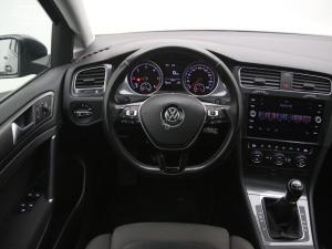 Grey Volkswagen Golf 2020 in Vilnius, with an engine capacity of 1.60 L and mileage of 202 thousand km for 11199 €, photo 17 on AUTOMOTO.COM.LV