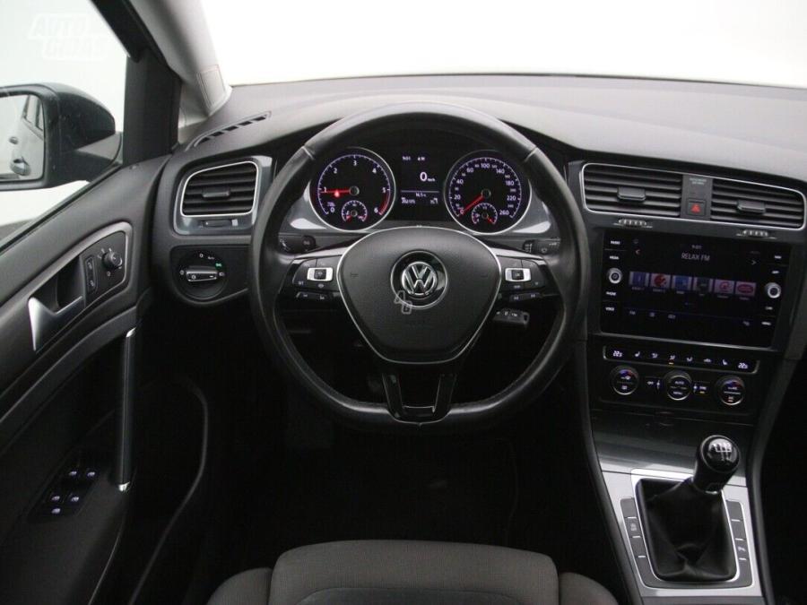 Grey Volkswagen Golf 2020 in Vilnius, with an engine capacity of 1.60 L and mileage of 202 thousand km for 11199 €, photo 17 on AUTOMOTO.COM.LV