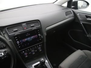 Grey Volkswagen Golf 2020 in Vilnius, with an engine capacity of 1.60 L and mileage of 202 thousand km for 11199 €, photo 21 on AUTOMOTO.COM.LV