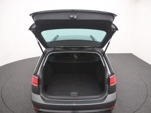 Grey Volkswagen Golf 2020 in Vilnius, with an engine capacity of 1.60 L and mileage of 202 thousand km for 11199 €, photo 37 on AUTOMOTO.COM.LV