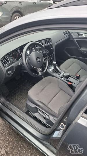 Серый Фольксваген Гольф 2020 в Вильнюс, объемом двигателя 2.00 л и пробегом 56 тыс. км за 15300 €, фото 5 на AUTOMOTO.COM.LV
