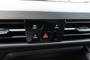Pelēks Volkswagen Golf 2020 Mārupe, ar dzinēja tilpumu 2.00 L un nobraukumu 135 tūkst. km par 20450 €, foto 16 vietnē AUTOMOTO.COM.LV