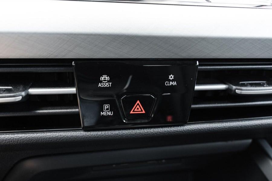 Pelēks Volkswagen Golf 2020 Mārupe, ar dzinēja tilpumu 2.00 L un nobraukumu 135 tūkst. km par 20450 €, foto 16 vietnē AUTOMOTO.COM.LV