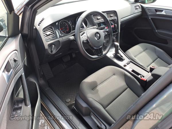 Grey Volkswagen Golf 2020 in Tartu, with an engine capacity of 1.50 L and mileage of 61 thousand km for 16490 €, photo 4 on AUTOMOTO.COM.LV
