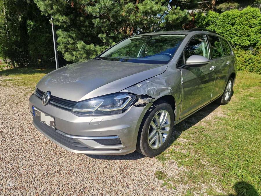 Grey Volkswagen Golf 2020 in Alytus, with an engine capacity of 1.50 L and mileage of 180 thousand km for 6500 €, photo 4 on AUTOMOTO.COM.LV