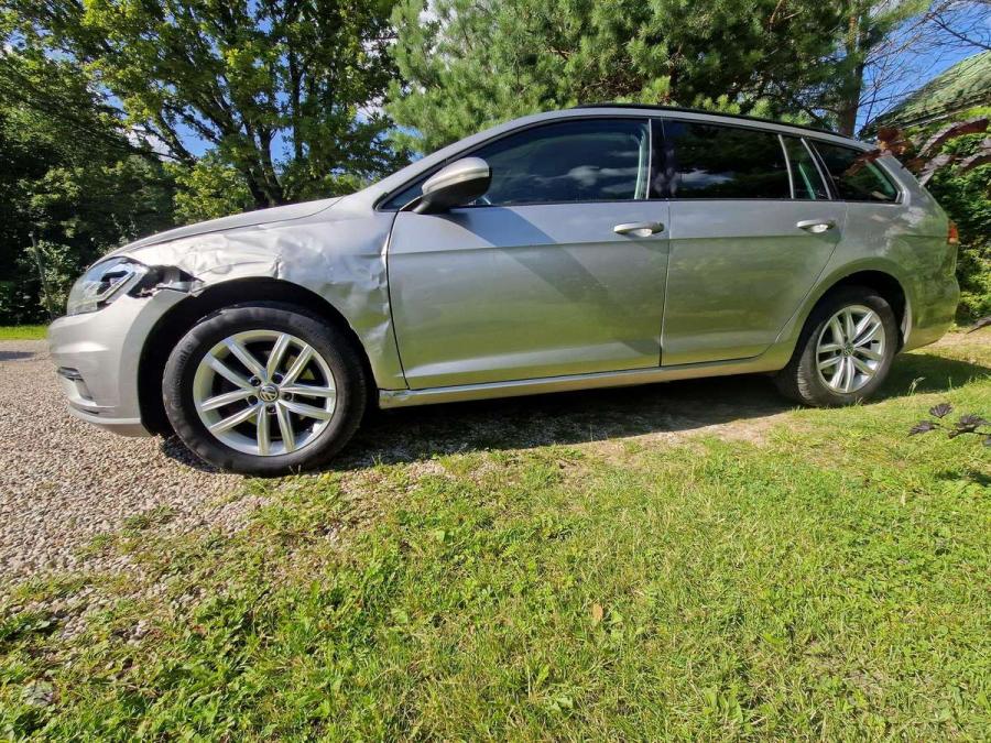Grey Volkswagen Golf 2020 in Alytus, with an engine capacity of 1.50 L and mileage of 180 thousand km for 6500 €, photo 9 on AUTOMOTO.COM.LV