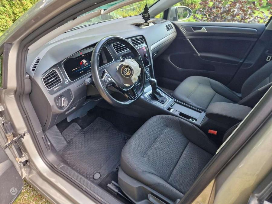 Grey Volkswagen Golf 2020 in Alytus, with an engine capacity of 1.50 L and mileage of 180 thousand km for 6500 €, photo 12 on AUTOMOTO.COM.LV