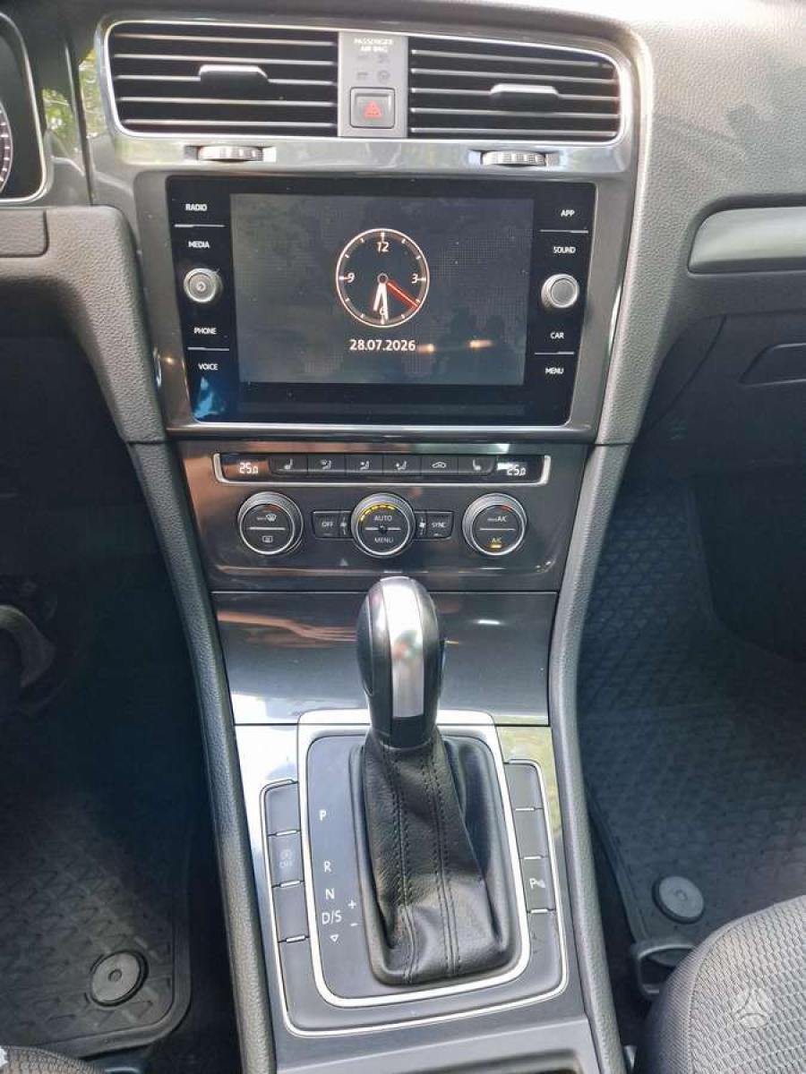 Grey Volkswagen Golf 2020 in Alytus, with an engine capacity of 1.50 L and mileage of 180 thousand km for 6500 €, photo 17 on AUTOMOTO.COM.LV