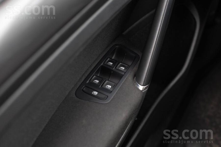 Grey Volkswagen Golf 2020 in Riga, with an engine capacity of 1.50 L and mileage of 176 thousand km for 11990 €, photo 14 on AUTOMOTO.COM.LV