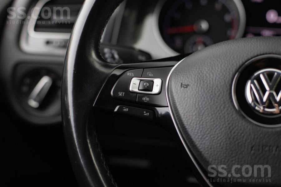 Grey Volkswagen Golf 2020 in Riga, with an engine capacity of 1.50 L and mileage of 176 thousand km for 11990 €, photo 17 on AUTOMOTO.COM.LV