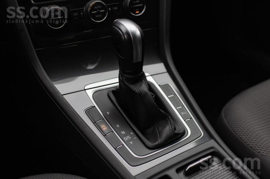Grey Volkswagen Golf 2020 in Riga, with an engine capacity of 1.50 L and mileage of 176 thousand km for 11990 €, photo 25 on AUTOMOTO.COM.LV