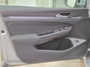Grey Volkswagen Golf 2021 in Haapsalu, with an engine capacity of 1.50 L and mileage of 124 thousand km for 18499 €, photo 9 on AUTOMOTO.COM.LV