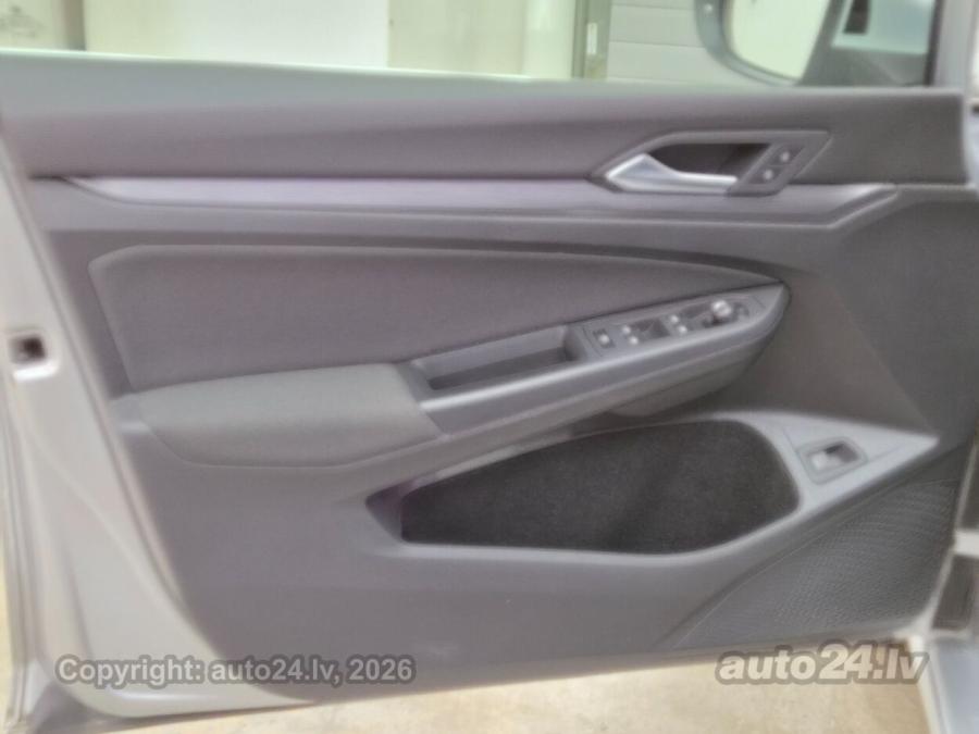 Grey Volkswagen Golf 2021 in Haapsalu, with an engine capacity of 1.50 L and mileage of 124 thousand km for 18499 €, photo 9 on AUTOMOTO.COM.LV