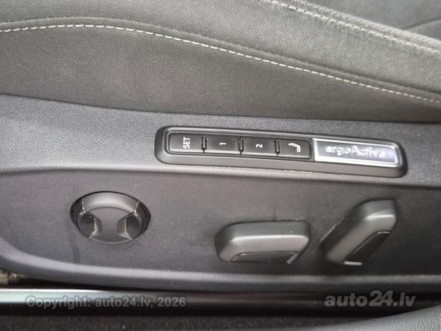 Grey Volkswagen Golf 2021 in Haapsalu, with an engine capacity of 1.50 L and mileage of 124 thousand km for 18499 €, photo 11 on AUTOMOTO.COM.LV