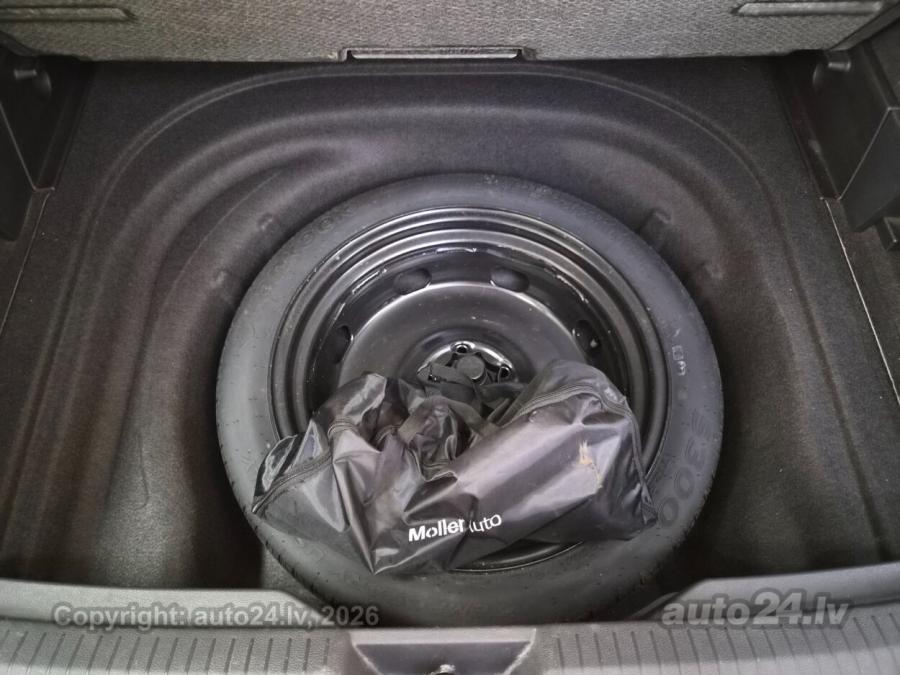 Grey Volkswagen Golf 2021 in Haapsalu, with an engine capacity of 1.50 L and mileage of 124 thousand km for 18499 €, photo 26 on AUTOMOTO.COM.LV