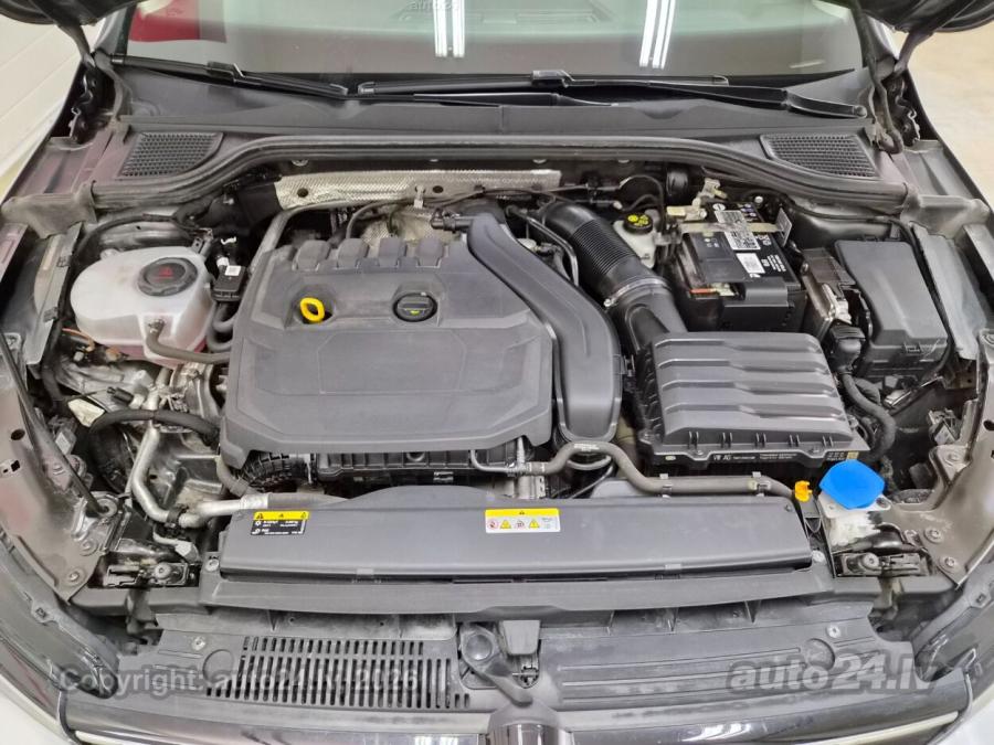 Grey Volkswagen Golf 2021 in Haapsalu, with an engine capacity of 1.50 L and mileage of 124 thousand km for 18499 €, photo 29 on AUTOMOTO.COM.LV