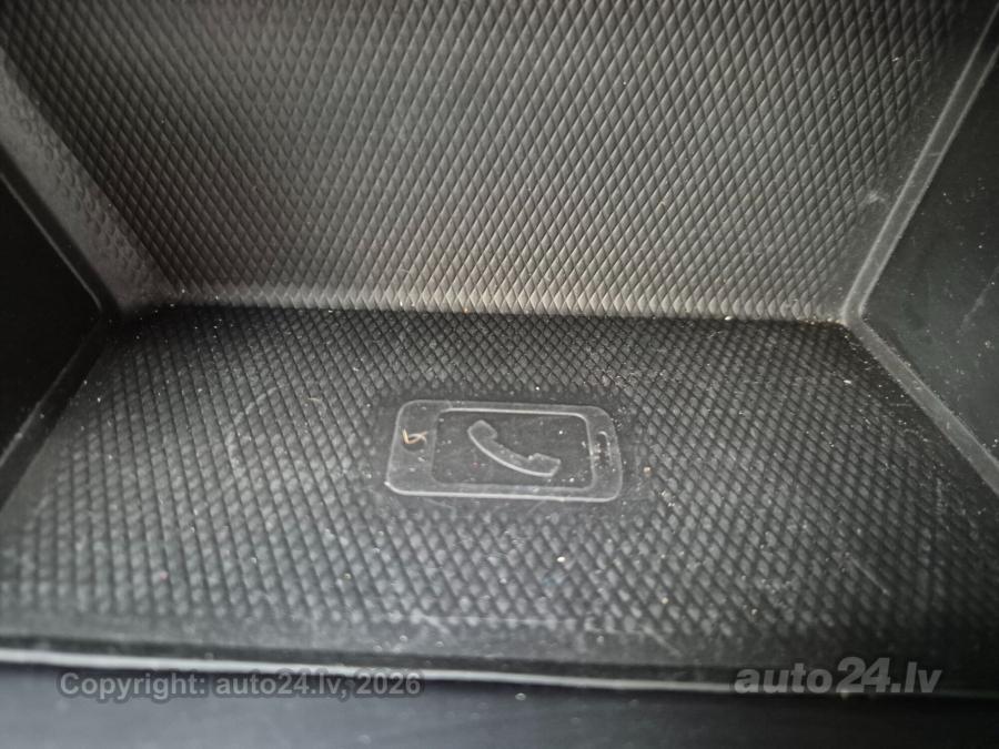 Grey Volkswagen Golf 2021 in Tallinn, with an engine capacity of 2.00 L and mileage of 175 thousand km for 16740 €, photo 11 on AUTOMOTO.COM.LV