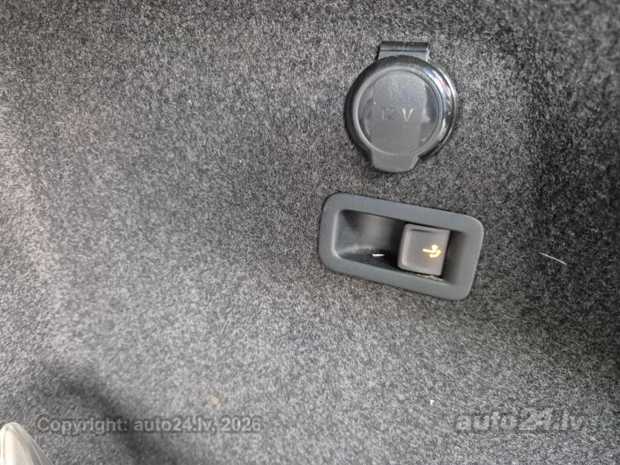 Grey Volkswagen Golf 2021 in Tallinn, with an engine capacity of 2.00 L and mileage of 175 thousand km for 16740 €, photo 21 on AUTOMOTO.COM.LV