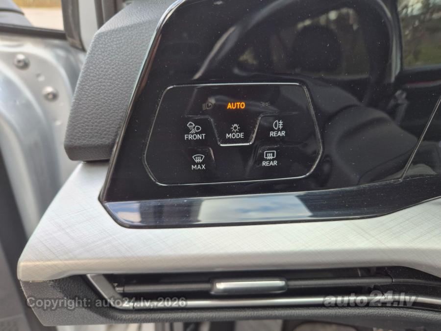 Grey Volkswagen Golf 2021 in Tallinn, with an engine capacity of 2.00 L and mileage of 175 thousand km for 16740 €, photo 28 on AUTOMOTO.COM.LV