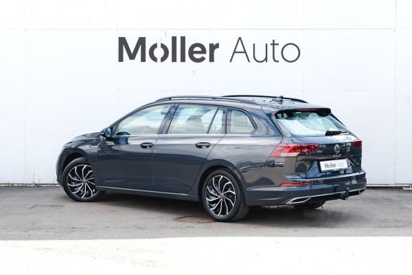 Grey Volkswagen Golf 2021 in Riga, with an engine capacity of 2.00 L and mileage of 130 thousand km for 18500 €, photo 3 on AUTOMOTO.COM.LV
