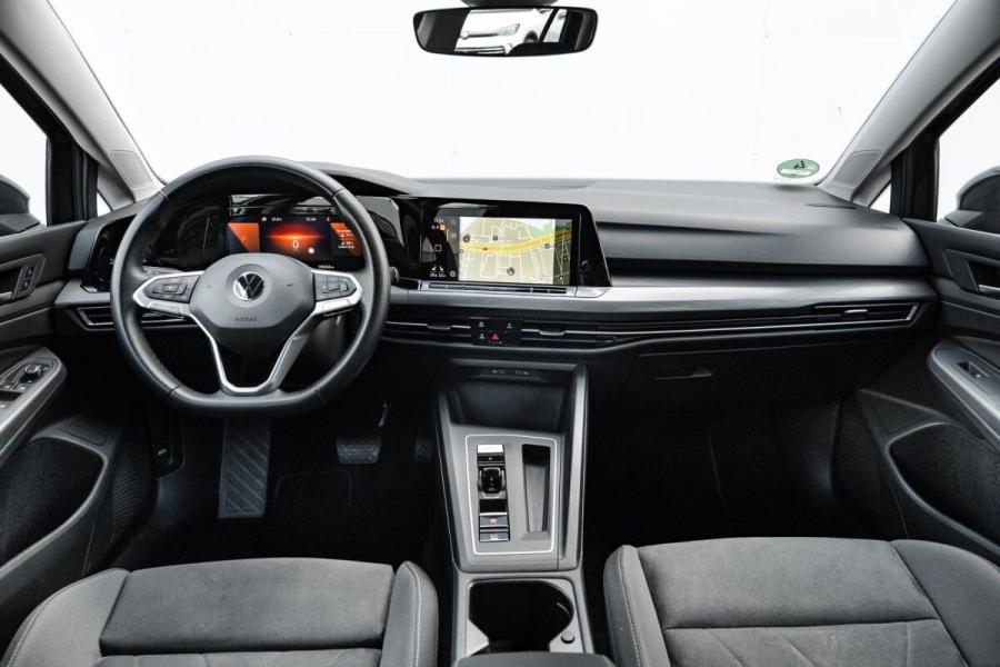 Grey Volkswagen Golf 2021 in Riga, with an engine capacity of 2.00 L and mileage of 130 thousand km for 18500 €, photo 8 on AUTOMOTO.COM.LV