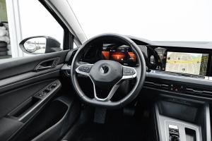 Grey Volkswagen Golf 2021 in Riga, with an engine capacity of 2.00 L and mileage of 130 thousand km for 18500 €, photo 9 on AUTOMOTO.COM.LV