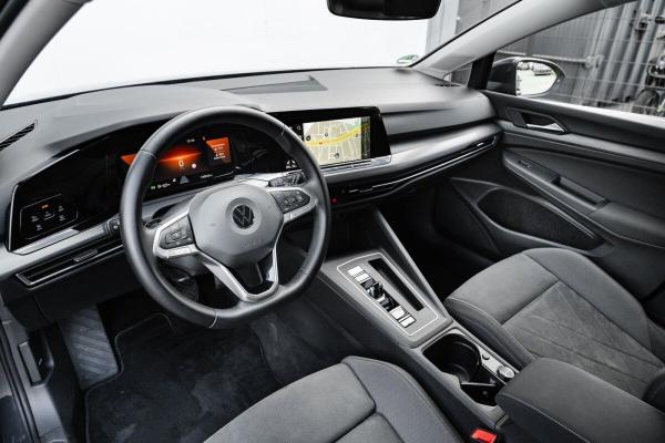 Grey Volkswagen Golf 2021 in Riga, with an engine capacity of 2.00 L and mileage of 130 thousand km for 18500 €, photo 9 on AUTOMOTO.COM.LV