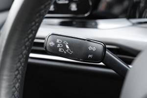 Grey Volkswagen Golf 2021 in Riga, with an engine capacity of 2.00 L and mileage of 130 thousand km for 18500 €, photo 12 on AUTOMOTO.COM.LV