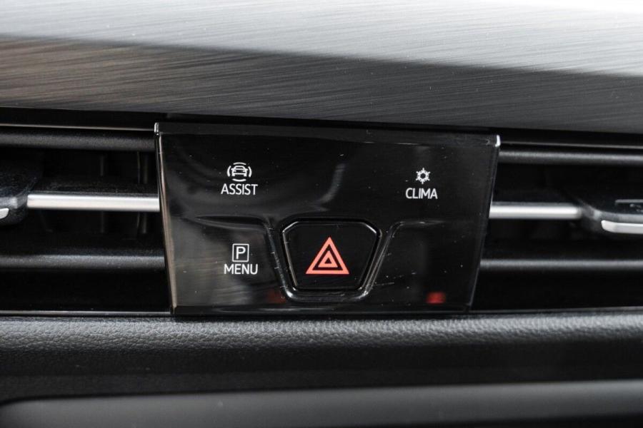 Grey Volkswagen Golf 2021 in Riga, with an engine capacity of 2.00 L and mileage of 130 thousand km for 18500 €, photo 18 on AUTOMOTO.COM.LV