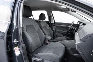 Grey Volkswagen Golf 2021 in Riga, with an engine capacity of 2.00 L and mileage of 130 thousand km for 18500 €, photo 28 on AUTOMOTO.COM.LV