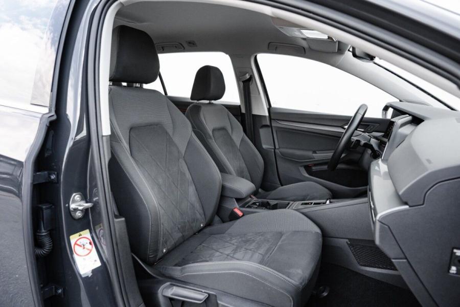 Grey Volkswagen Golf 2021 in Riga, with an engine capacity of 2.00 L and mileage of 130 thousand km for 18500 €, photo 28 on AUTOMOTO.COM.LV