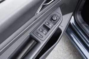 Grey Volkswagen Golf 2021 in Riga, with an engine capacity of 2.00 L and mileage of 130 thousand km for 18500 €, photo 29 on AUTOMOTO.COM.LV