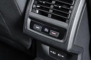 Grey Volkswagen Golf 2021 in Riga, with an engine capacity of 2.00 L and mileage of 130 thousand km for 18500 €, photo 33 on AUTOMOTO.COM.LV