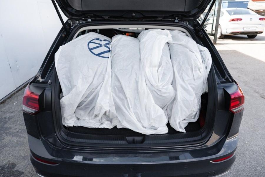 Grey Volkswagen Golf 2021 in Riga, with an engine capacity of 2.00 L and mileage of 130 thousand km for 18500 €, photo 34 on AUTOMOTO.COM.LV