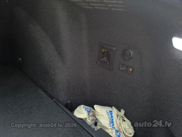 Grey Volkswagen Golf 2021 in Tallinn, with an engine capacity of 2.00 L and mileage of 185 thousand km for 16500 €, photo 8 on AUTOMOTO.COM.LV