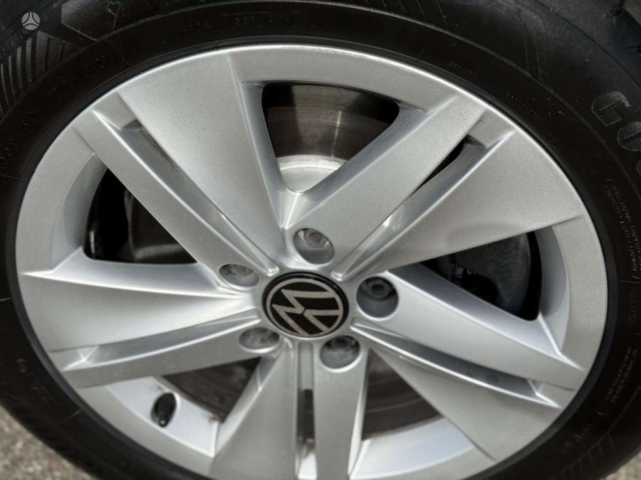 Grey Volkswagen Golf 2021 in Vilnius, with an engine capacity of 1.97 L and mileage of 228 thousand km for 11999 €, photo 10 on AUTOMOTO.COM.LV