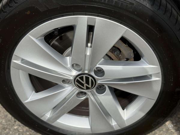 Grey Volkswagen Golf 2021 in Vilnius, with an engine capacity of 1.97 L and mileage of 228 thousand km for 11999 €, photo 10 on AUTOMOTO.COM.LV