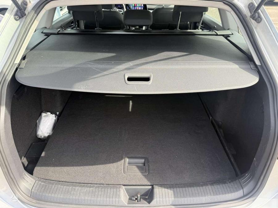 Grey Volkswagen Golf 2021 in Vilnius, with an engine capacity of 1.97 L and mileage of 228 thousand km for 11999 €, photo 15 on AUTOMOTO.COM.LV