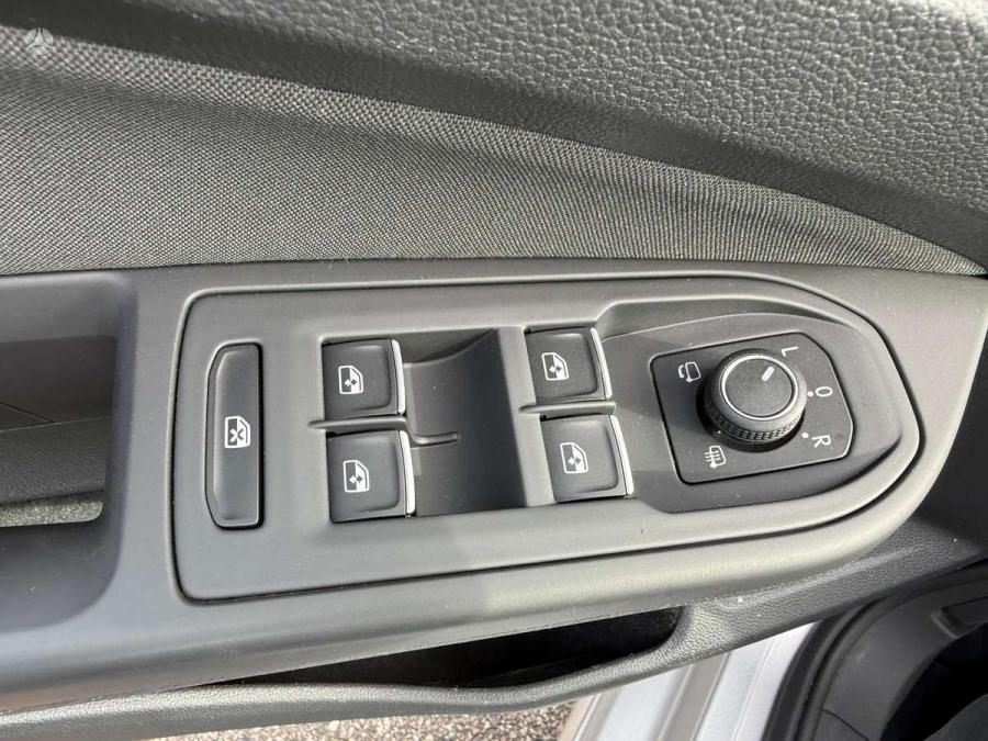 Grey Volkswagen Golf 2021 in Vilnius, with an engine capacity of 1.97 L and mileage of 228 thousand km for 11999 €, photo 18 on AUTOMOTO.COM.LV