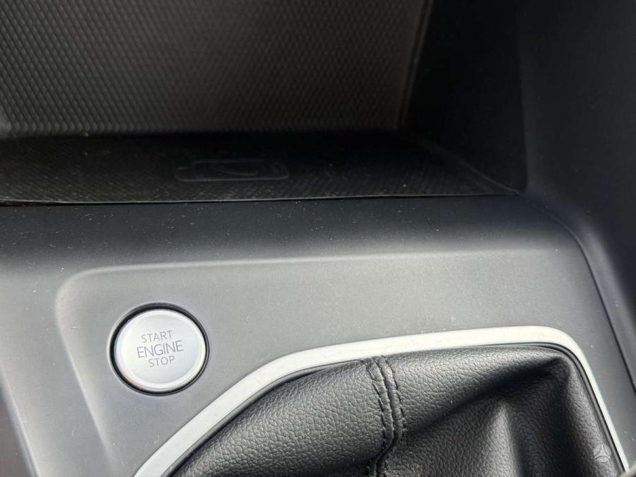 Grey Volkswagen Golf 2021 in Vilnius, with an engine capacity of 1.97 L and mileage of 228 thousand km for 11999 €, photo 24 on AUTOMOTO.COM.LV