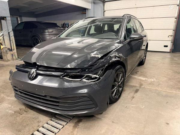 Pelēks Volkswagen Golf 2022 Kauņa, ar dzinēja tilpumu 1.97 L un nobraukumu 111 tūkst. km par 7500 €, foto 1 vietnē AUTOMOTO.COM.LV
