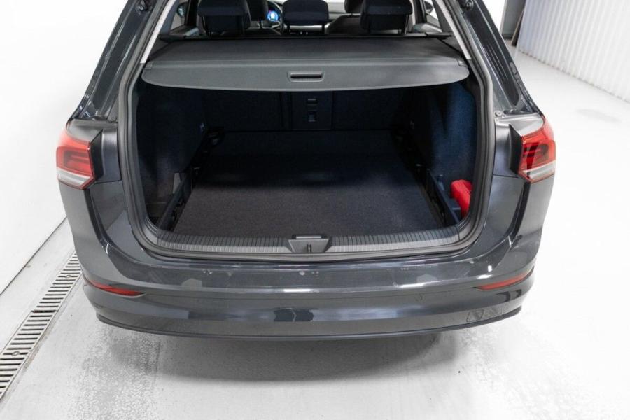 Pelēks Volkswagen Golf 2022 Viļņa, ar dzinēja tilpumu 2.00 L un nobraukumu 195 tūkst. km par 14900 €, foto 24 vietnē AUTOMOTO.COM.LV
