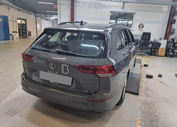 Pelēks Volkswagen Golf 2022 Viļņa, ar dzinēja tilpumu 1.50 L un nobraukumu 43 tūkst. km par 16930 €, foto 2 vietnē AUTOMOTO.COM.LV