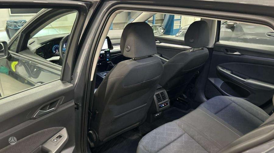 Grey Volkswagen Golf 2022 in Vilnius, with an engine capacity of 1.50 L and mileage of 50 thousand km for 20090 €, photo 15 on AUTOMOTO.COM.LV
