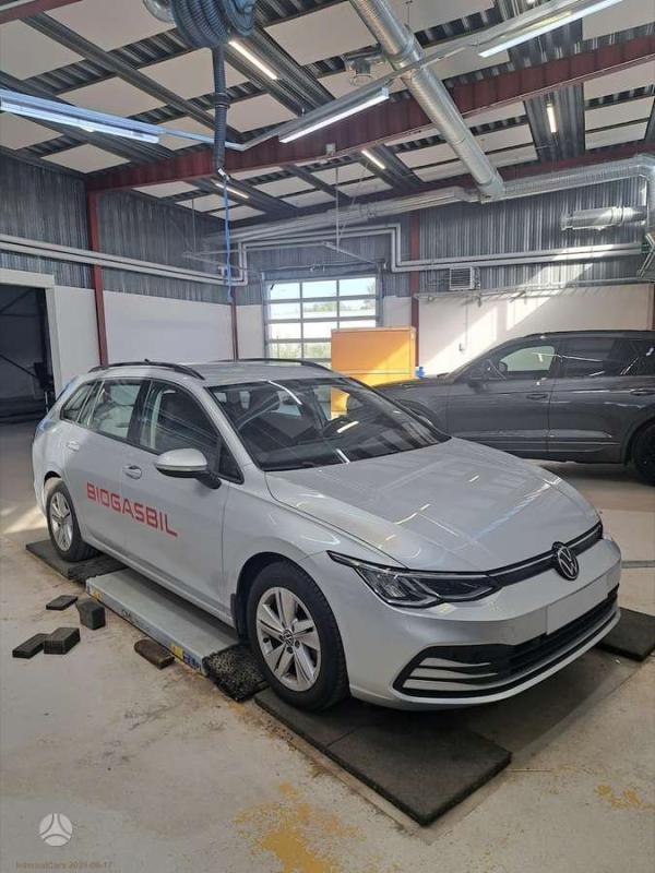 Pelēks Volkswagen Golf 2023 Viļņa, ar dzinēja tilpumu 1.50 L un nobraukumu 43 tūkst. km par 18140 €, foto 7 vietnē AUTOMOTO.COM.LV