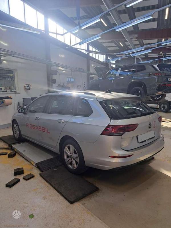 Pelēks Volkswagen Golf 2023 Viļņa, ar dzinēja tilpumu 1.50 L un nobraukumu 43 tūkst. km par 18140 €, foto 8 vietnē AUTOMOTO.COM.LV