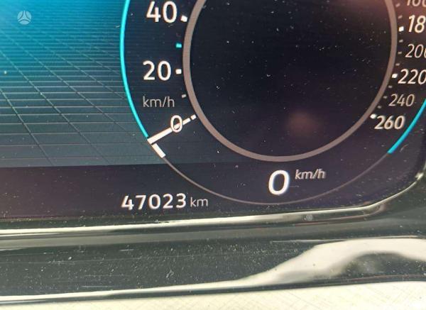 Grey Volkswagen Golf 2023 in Vilnius, with an engine capacity of 1.50 L and mileage of 47 thousand km for 18140 €, photo 7 on AUTOMOTO.COM.LV