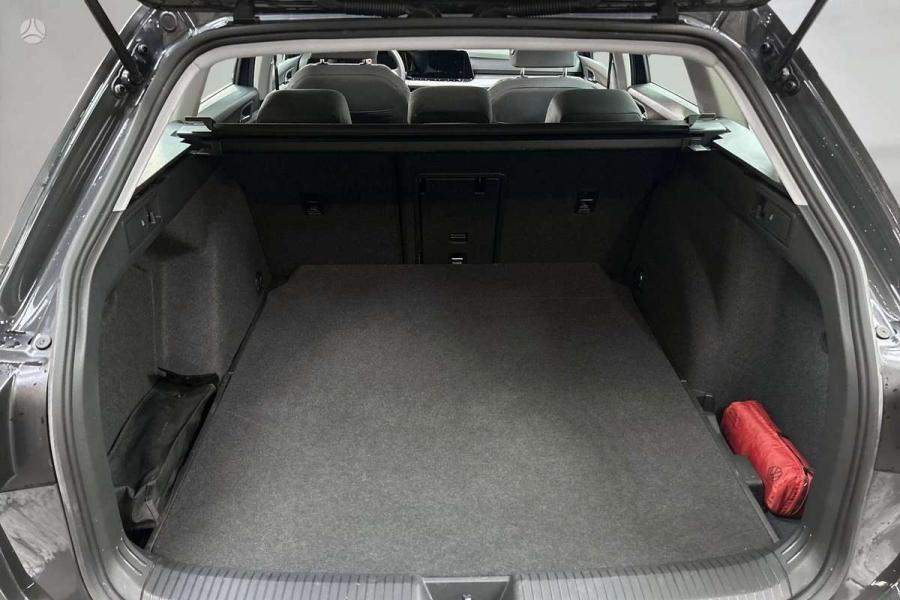 Grey Volkswagen Golf 2023 in Vilnius, with an engine capacity of 1.50 L and mileage of 36 thousand km for 18880 €, photo 13 on AUTOMOTO.COM.LV