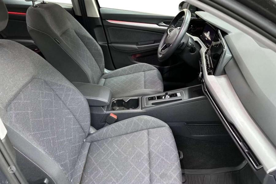 Grey Volkswagen Golf 2023 in Vilnius, with an engine capacity of 1.50 L and mileage of 37 thousand km for 19844 €, photo 7 on AUTOMOTO.COM.LV